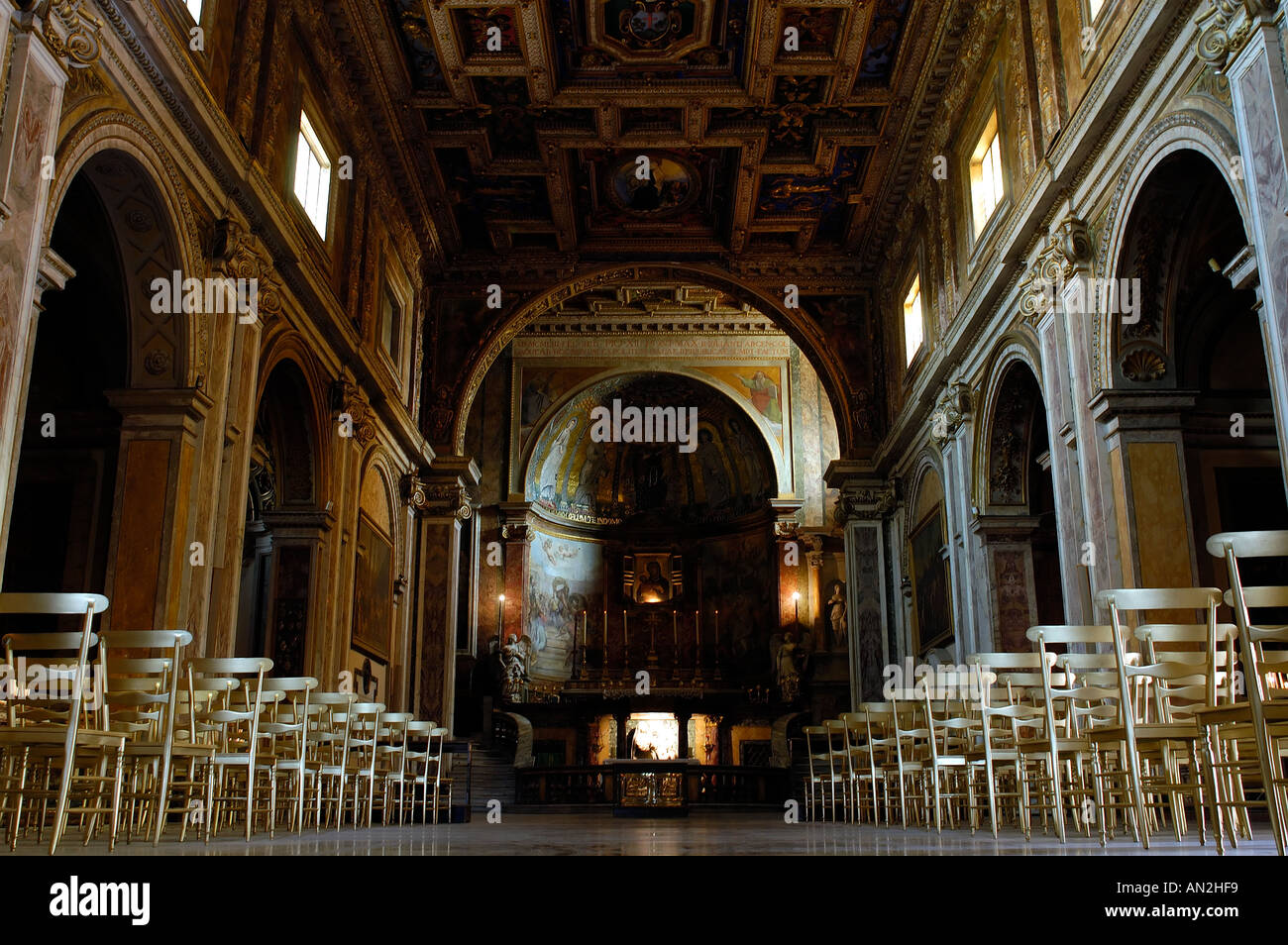 Basilika romana -Fotos und -Bildmaterial in hoher Auflösung – Alamy