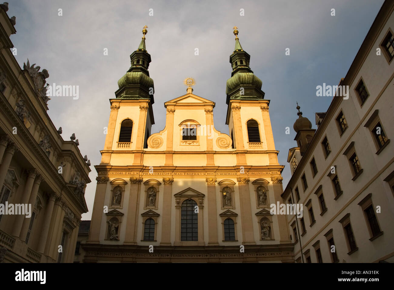 Fassade der Jesuitenkirche in Wien, Österreich Stockfotografie - Alamy
