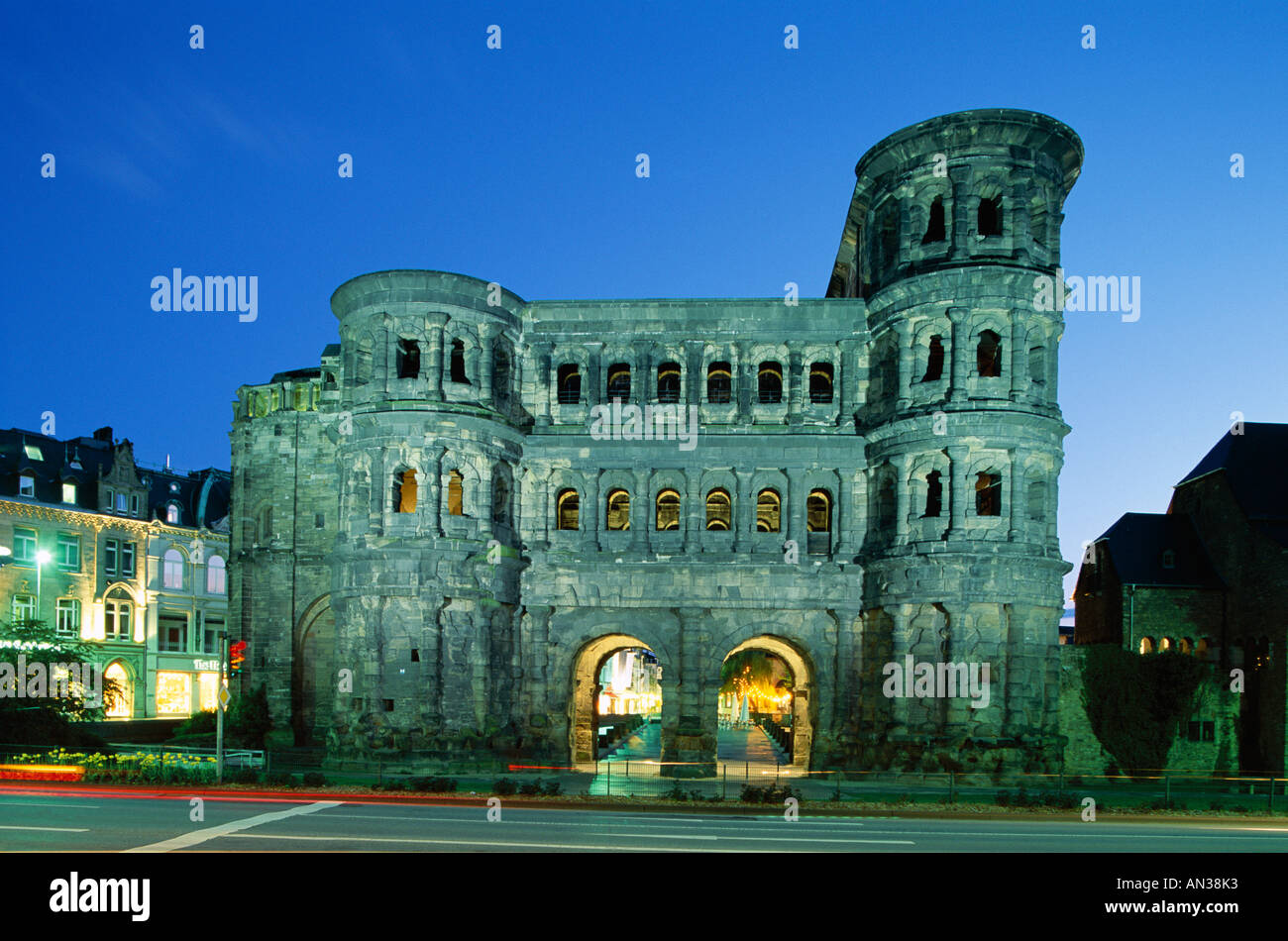 View at porta nigra -Fotos und -Bildmaterial in hoher Auflösung - Seite ...