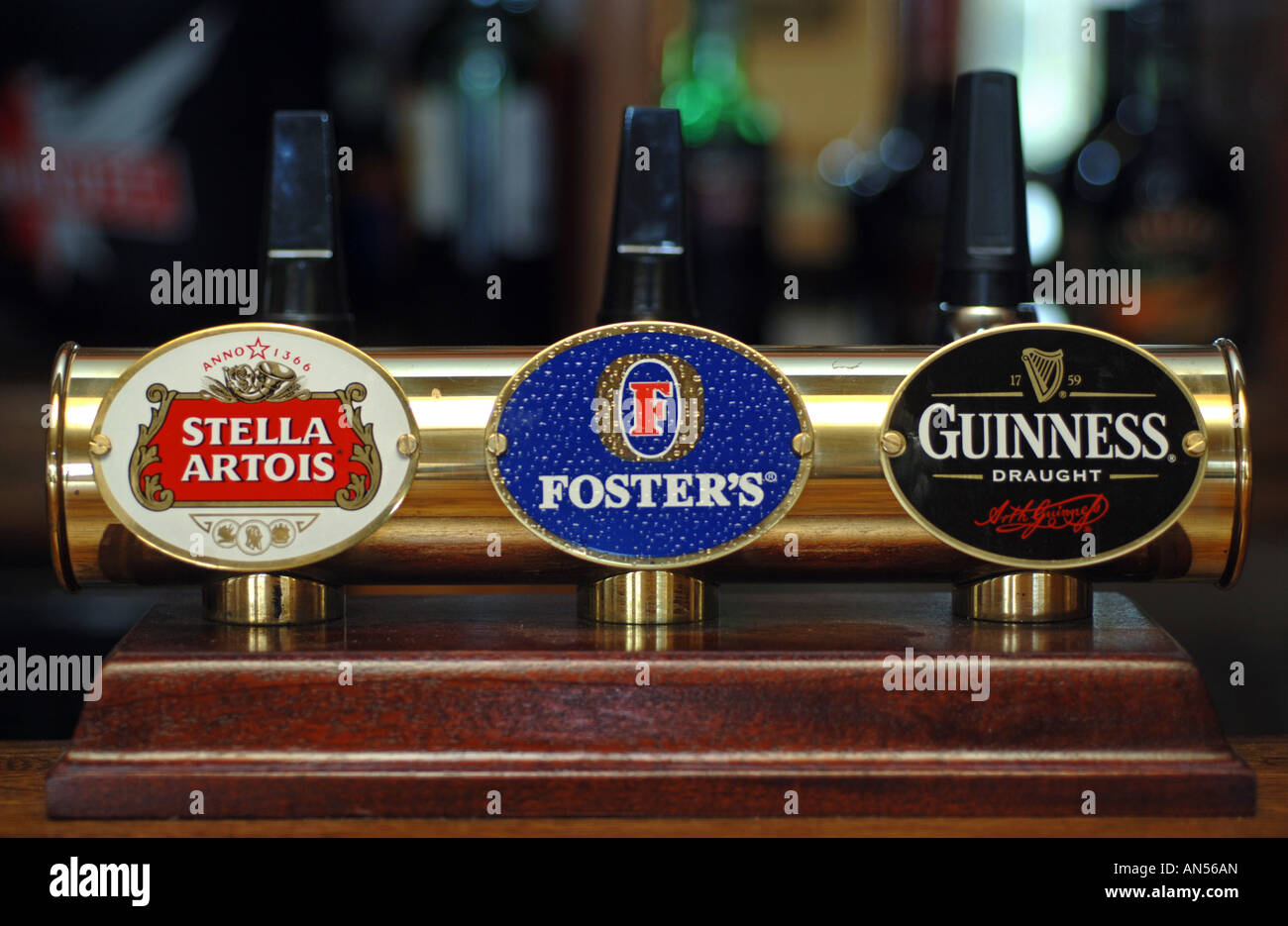 Guinness bar pump -Fotos und -Bildmaterial in hoher Auflösung – Alamy