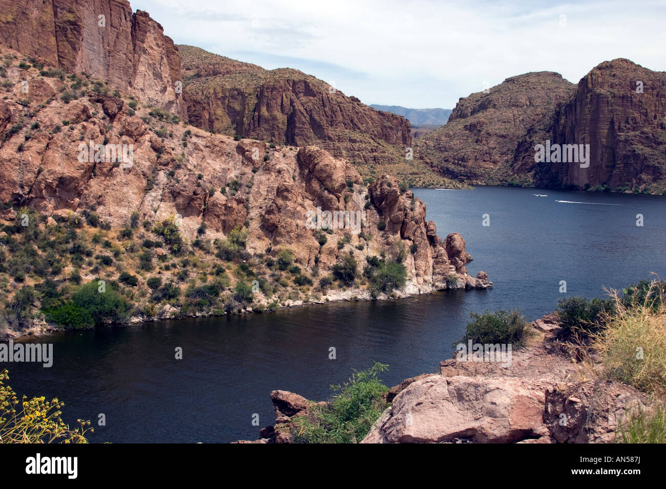 Apache Trail mit dem Apache-See in einem städtischen Gebiet hoch in die ...