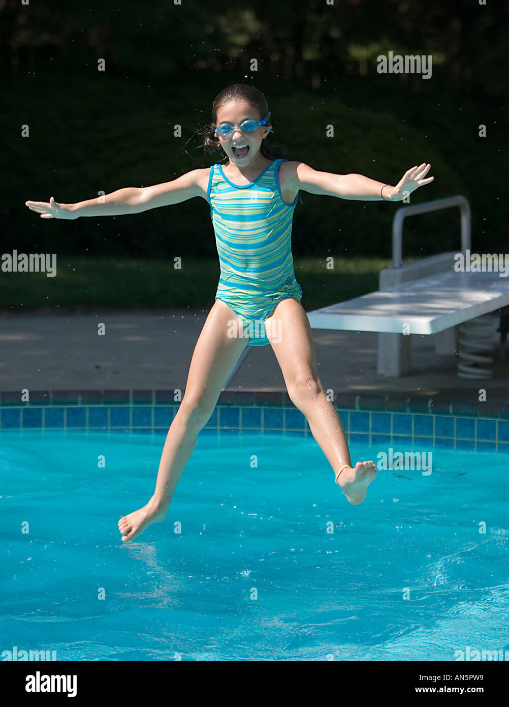 Girl Diving Jumping Swimming Pool Young Fotos Und Bildmaterial In