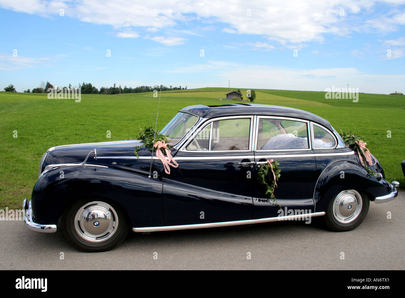 Hochzeit oldtimer -Fotos und -Bildmaterial in hoher Auflösung - Seite 2 ...