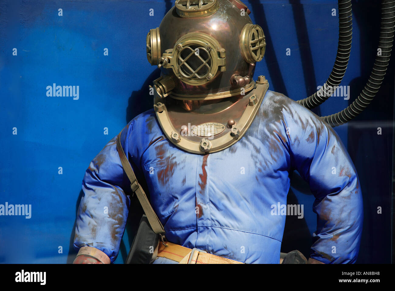 Altmodischer taucheranzug -Fotos und -Bildmaterial in hoher Auflösung ...