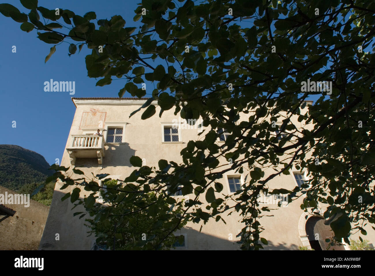Mittelalterliche renaissance coldrano burg -Fotos und -Bildmaterial in ...