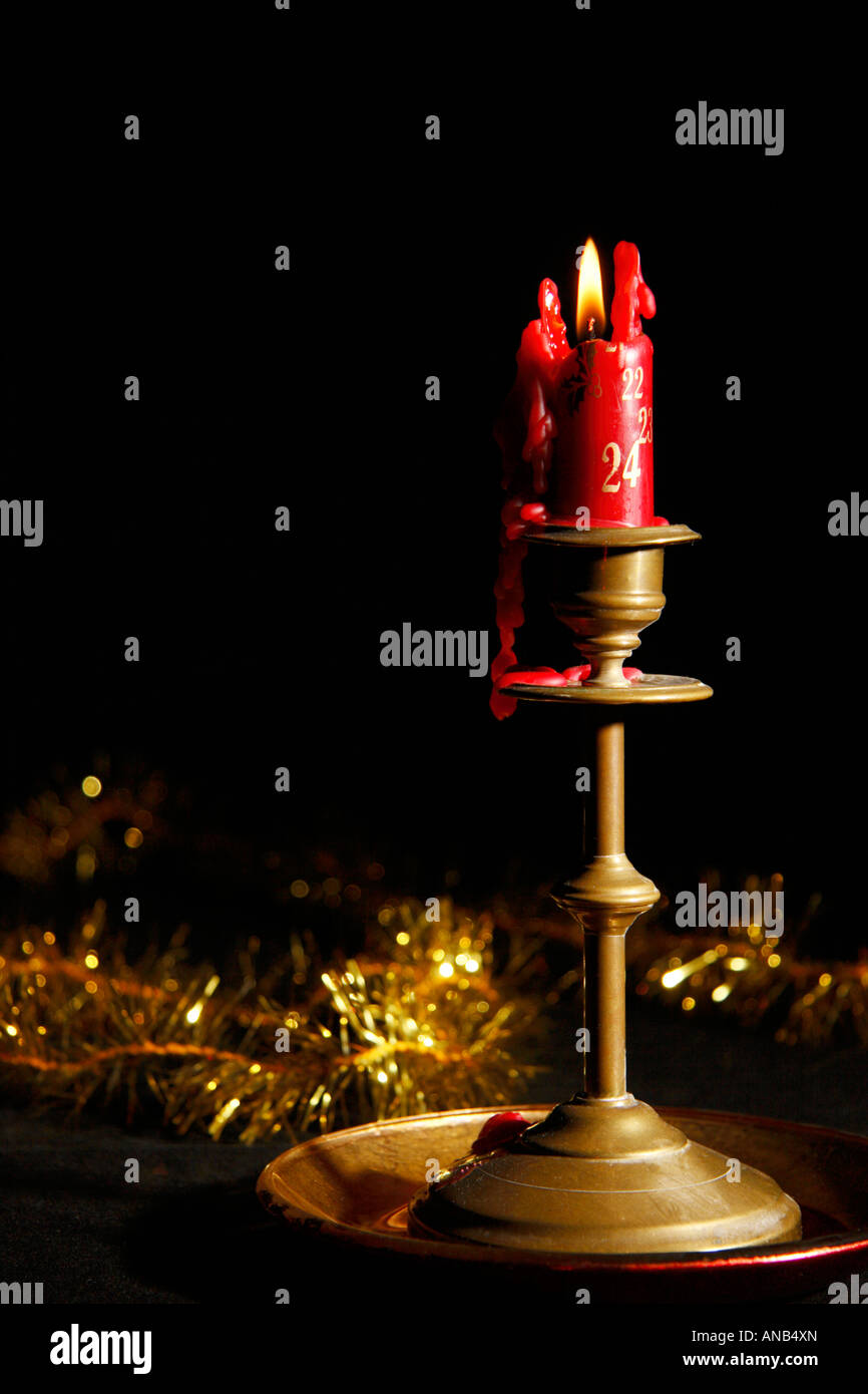 Advent burning candle -Fotos und -Bildmaterial in hoher Auflösung ...