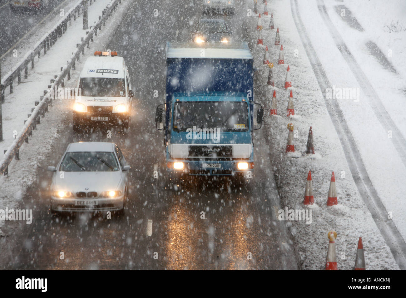 Autobahn schnee verkehr -Fotos und -Bildmaterial in hoher Auflösung – Alamy