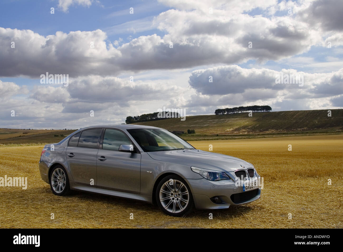 Bmw 5er graue autos -Fotos und -Bildmaterial in hoher Auflösung – Alamy