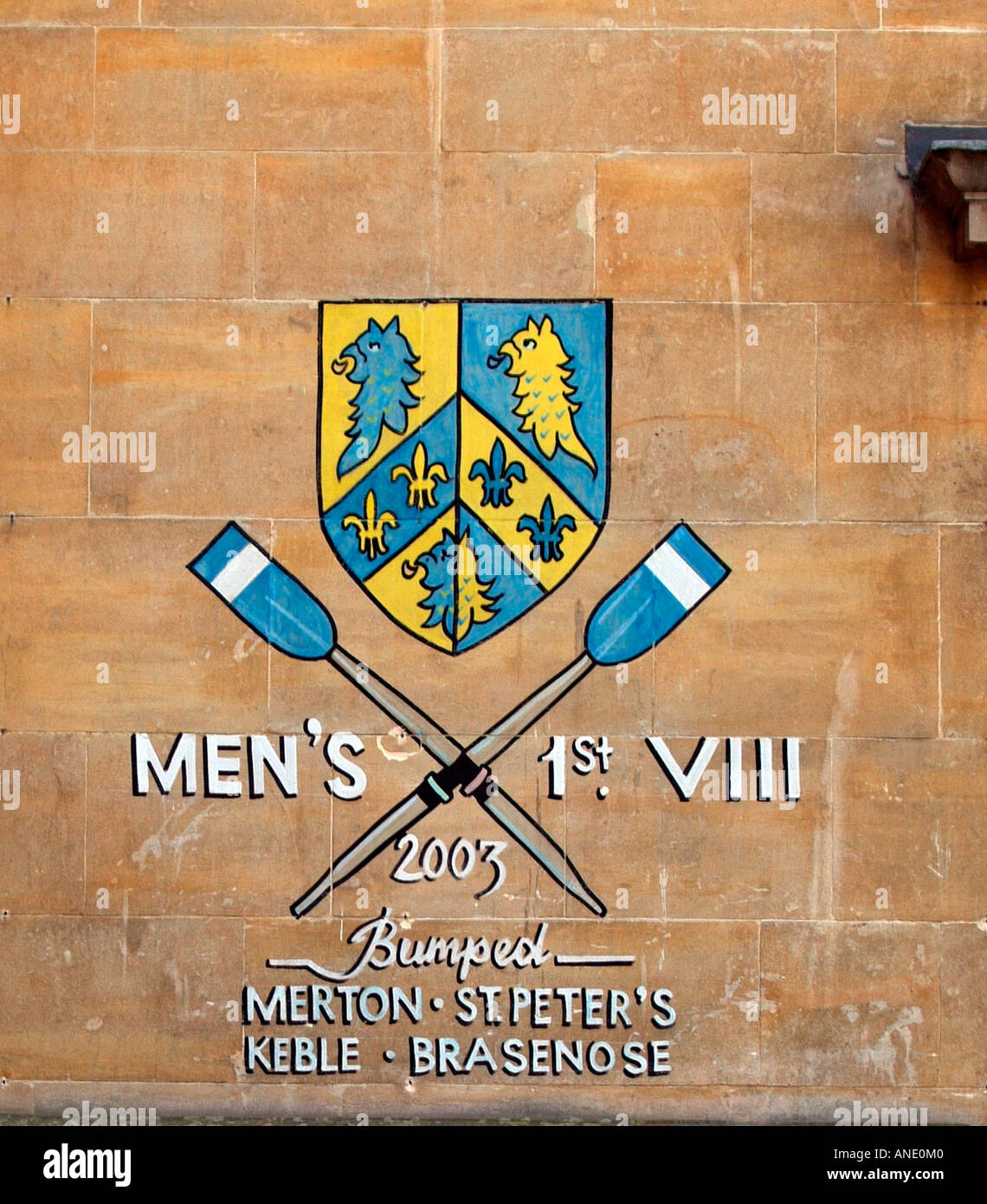 College wappen -Fotos und -Bildmaterial in hoher Auflösung – Alamy