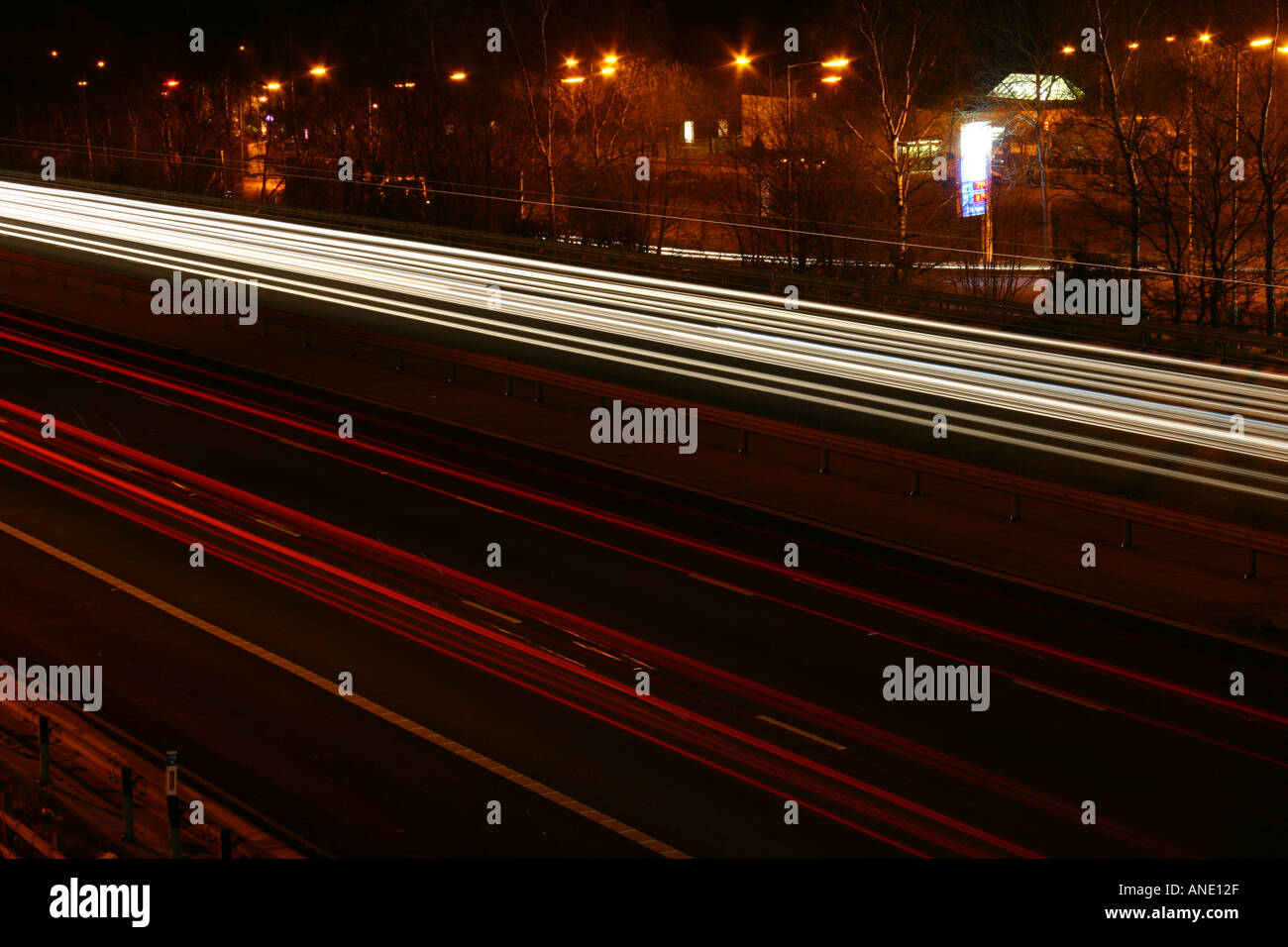 Tankstelle bei nacht -Fotos und -Bildmaterial in hoher Auflösung – Alamy
