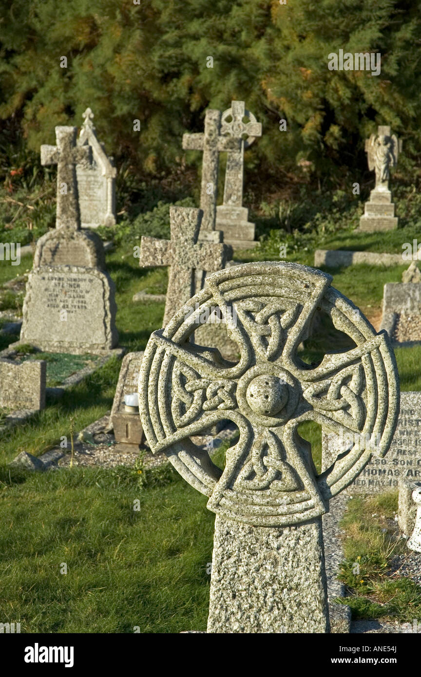 Kornischer grabstein mit keltischem kreuz -Fotos und -Bildmaterial in hoher Auflösung – Alamy