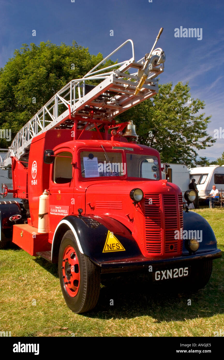 Renoviertes altes feuerwehrauto -Fotos und -Bildmaterial in hoher ...