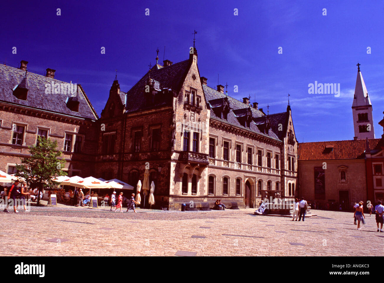 Kathedrale von st georges -Fotos und -Bildmaterial in hoher Auflösung – Alamy