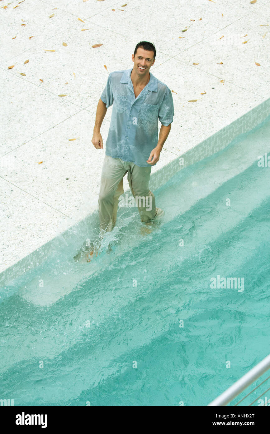 Fully clothed pool -Fotos und -Bildmaterial in hoher Auflösung – Alamy