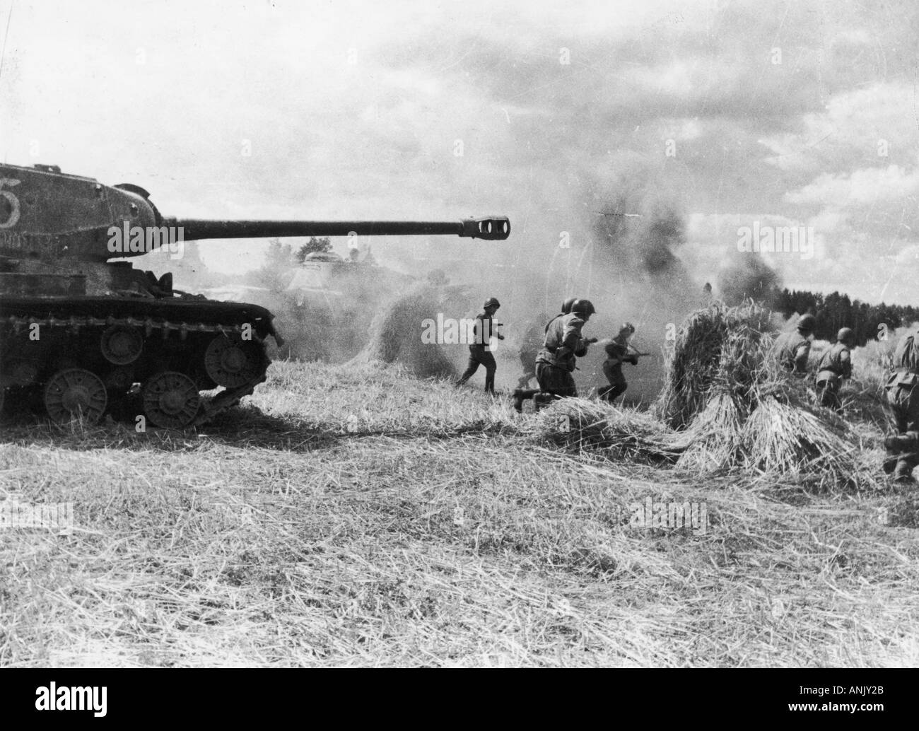 Zwei sowjetische schwere Panzer Josef Stalin ist Ii Stockfotografie - Alamy