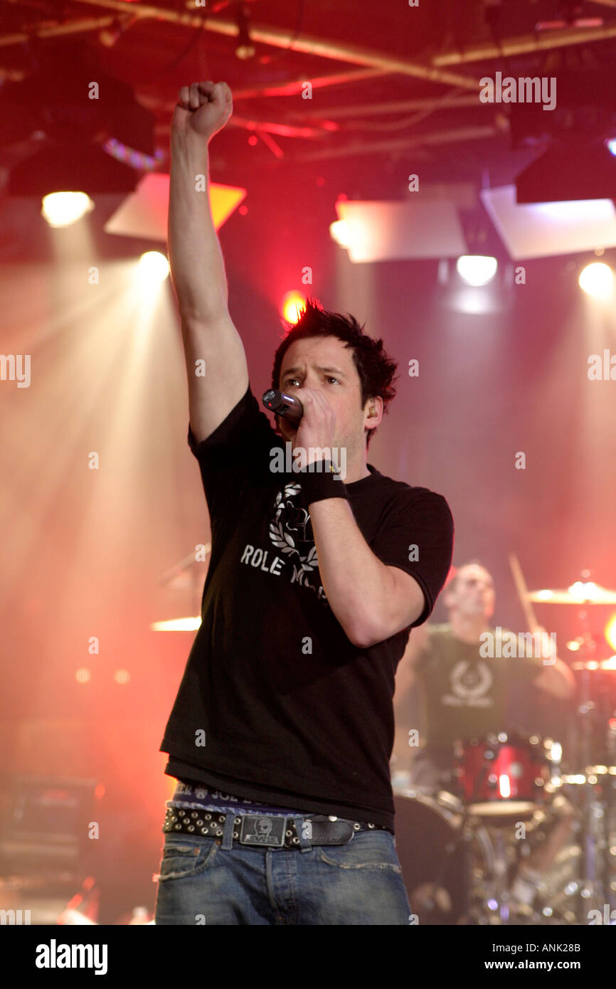 Simple plan 2004 live -Fotos und -Bildmaterial in hoher Auflösung – Alamy