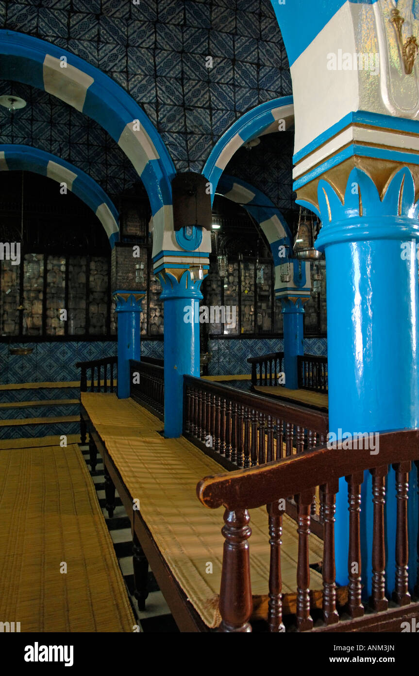 Das Innere des El-Ghriba Synagoge auf der Insel Djerba Stockfotografie ...