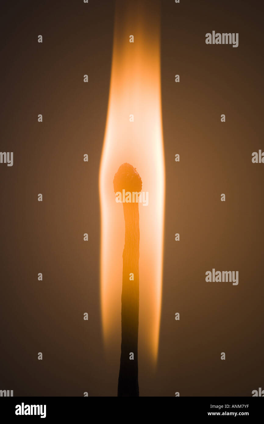 Ein brennendes Streichholz Nahaufnahme Stockfotografie - Alamy