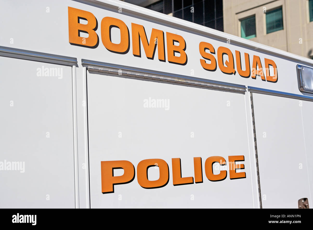 Bombentrupp lkw -Fotos und -Bildmaterial in hoher Auflösung – Alamy