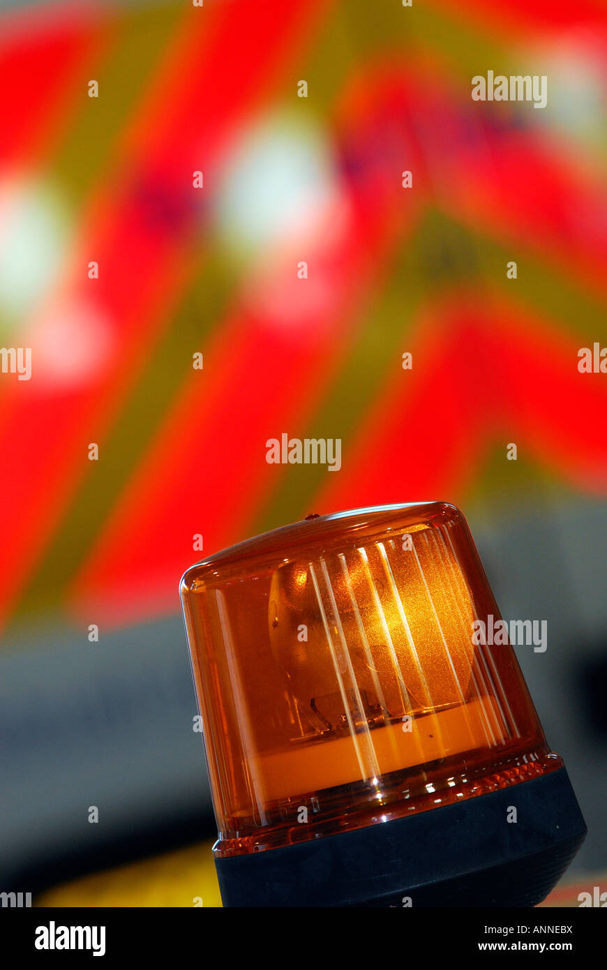 eine Orange blinkendes Licht oben auf der Spitze eines Fahrzeugs ...