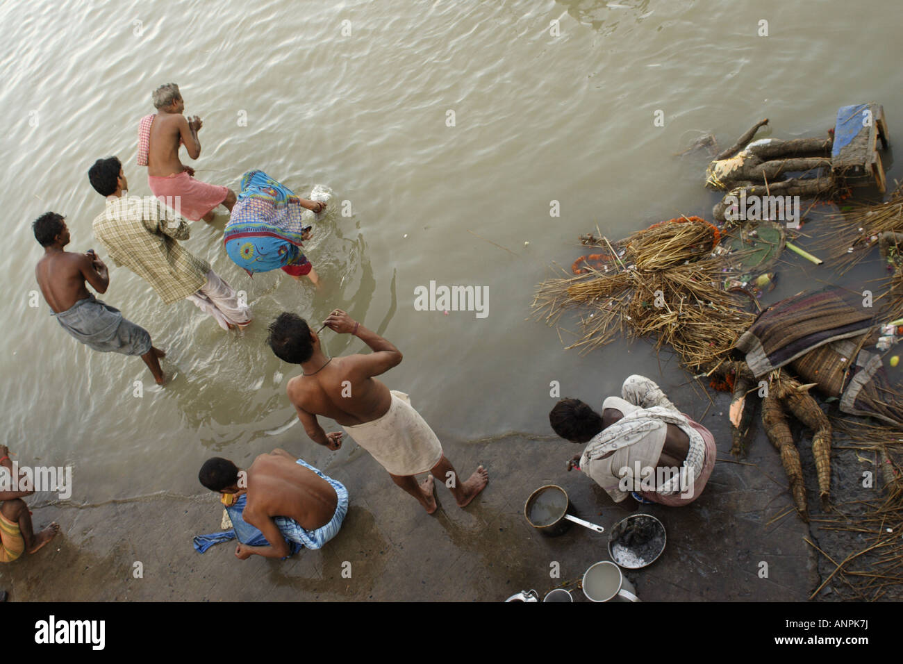 Menschen ganges indien hygiene -Fotos und -Bildmaterial in hoher ...