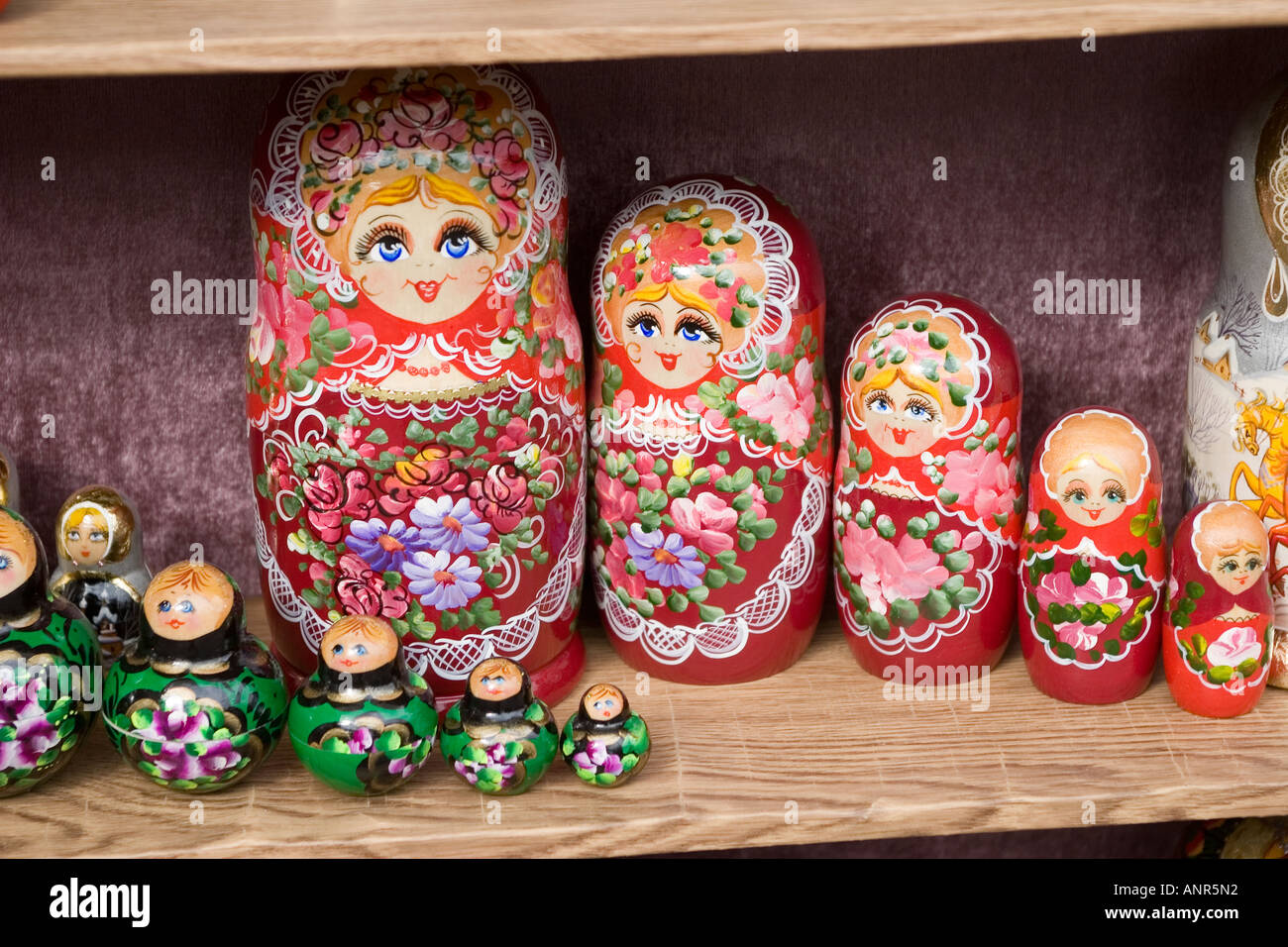 Matroschka figuren -Fotos und -Bildmaterial in hoher Auflösung – Alamy