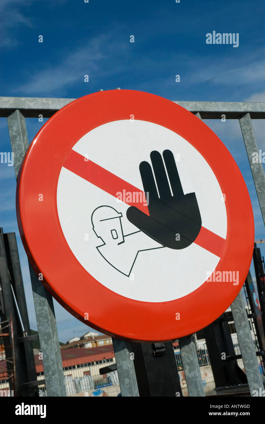 VERKEHRSZEICHEN. WARNSCHILD SYMBOL DER HALT KEIN ZUGANG VERBOT ACHTUNG ...