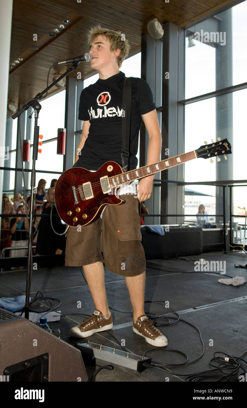 Tom fletcher von der popband mcfly -Fotos und -Bildmaterial in hoher ...