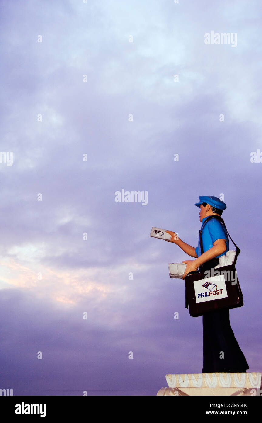 Postman statue -Fotos und -Bildmaterial in hoher Auflösung – Alamy