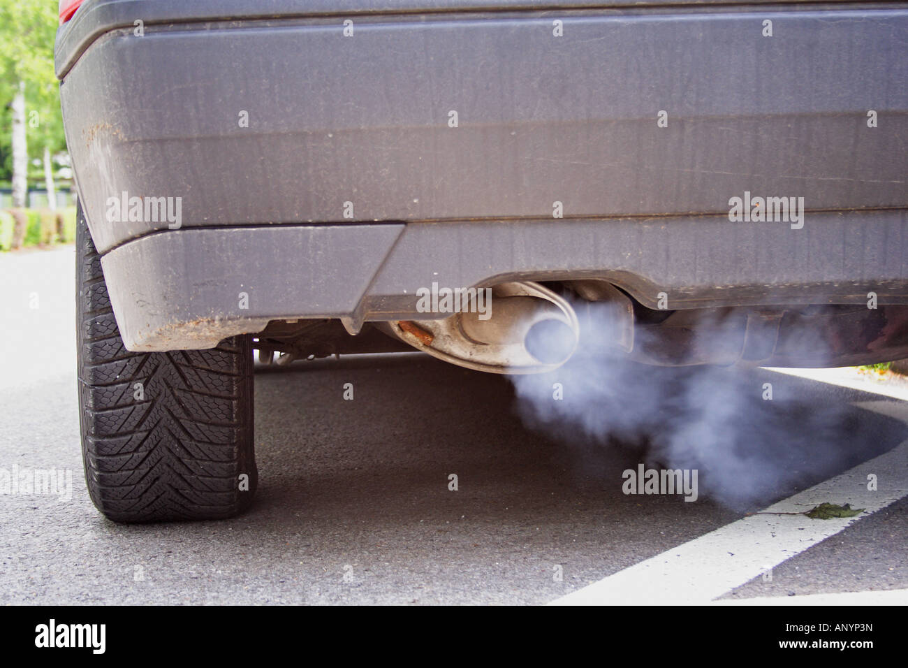 Car exhaust gases -Fotos und -Bildmaterial in hoher Auflösung – Alamy