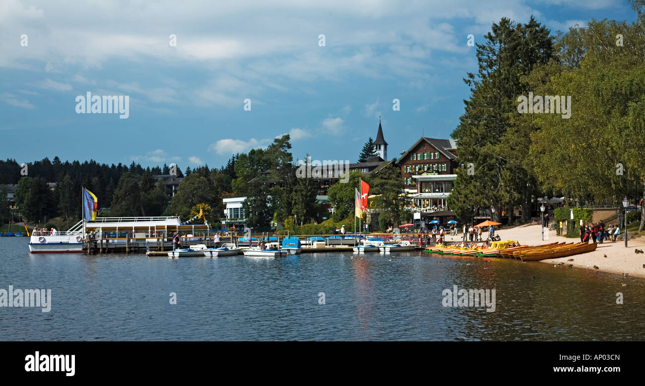 Boote auf titisee -Fotos und -Bildmaterial in hoher Auflösung – Alamy