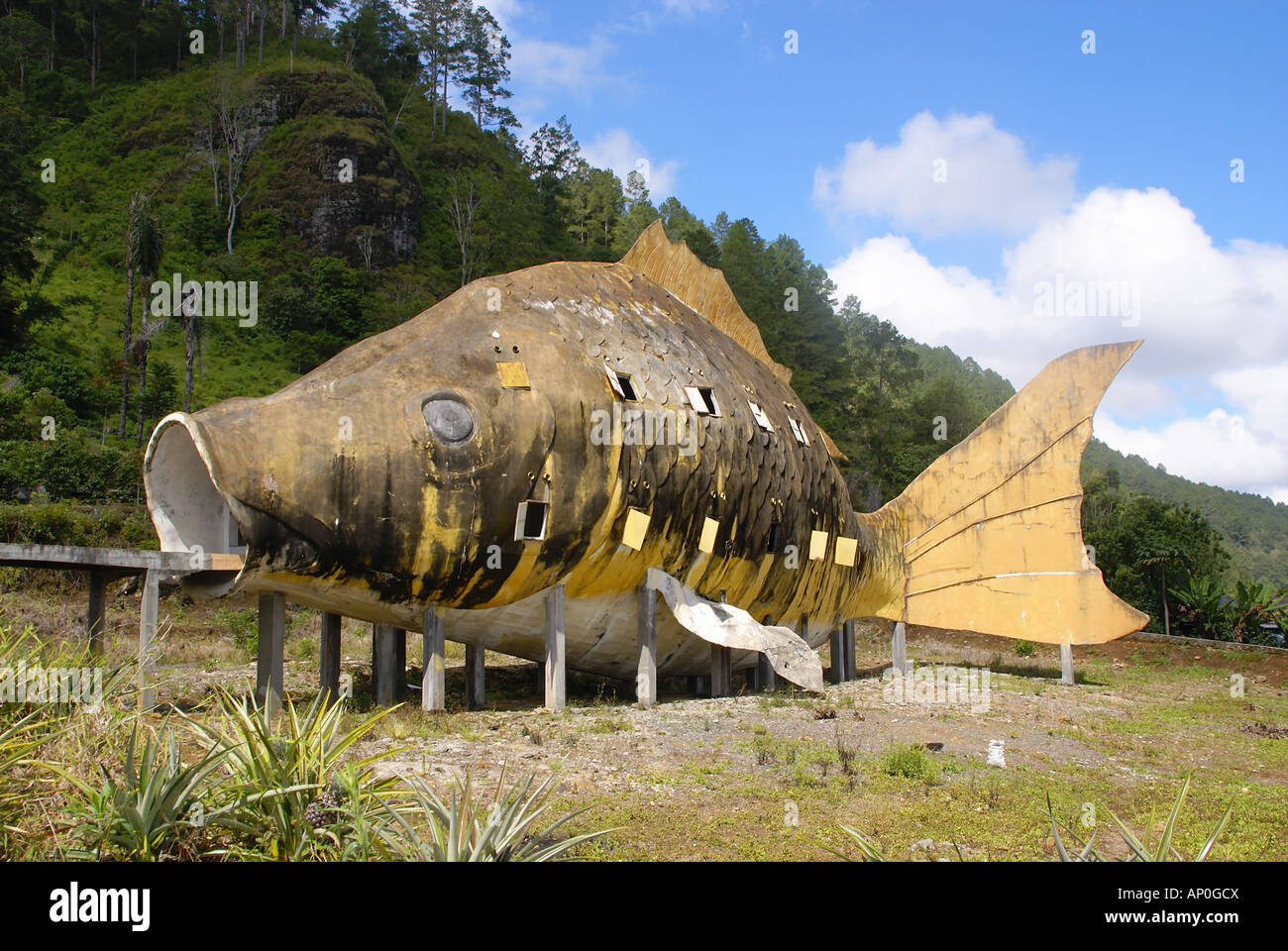 Das enorme Fish House am Ufer des Lake Toba gebaut, um die Fischerei zu ...