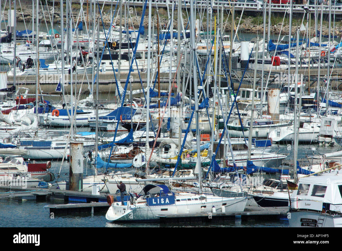 Mass yachtmasten -Fotos und -Bildmaterial in hoher Auflösung – Alamy