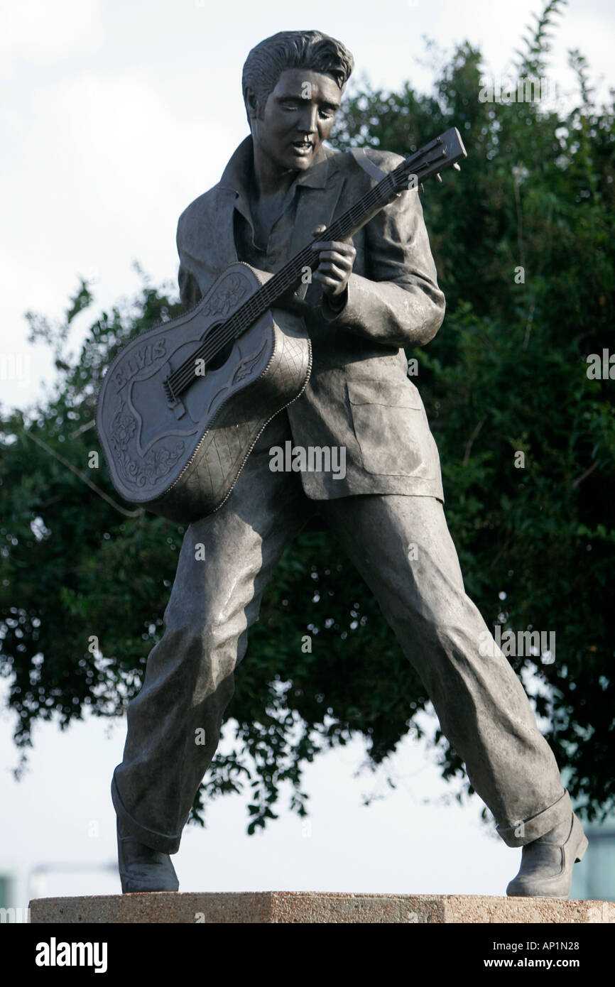 Elvis presley statue memphis tennessee -Fotos und -Bildmaterial in ...