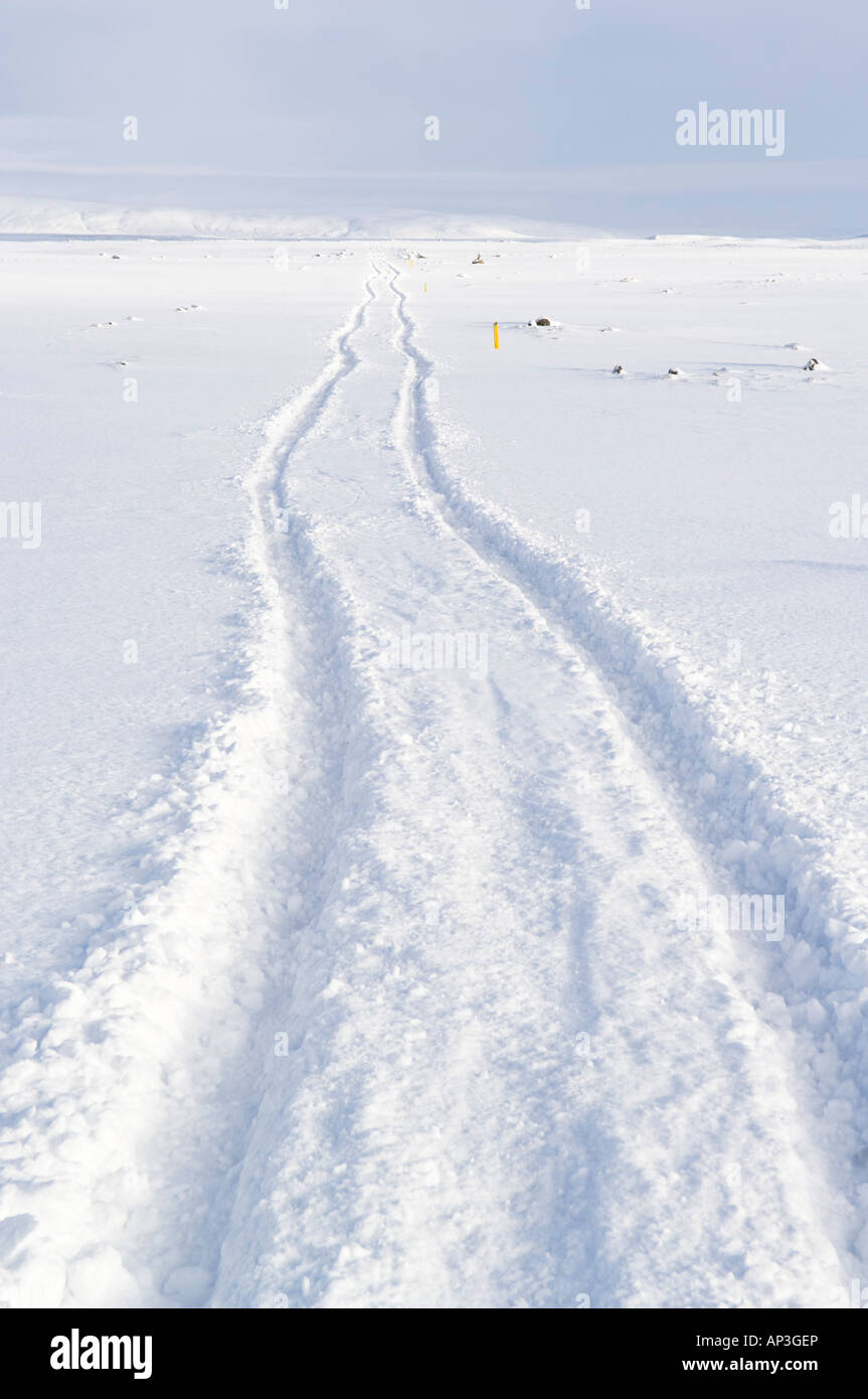 Tracks in the snow -Fotos und -Bildmaterial in hoher Auflösung – Alamy