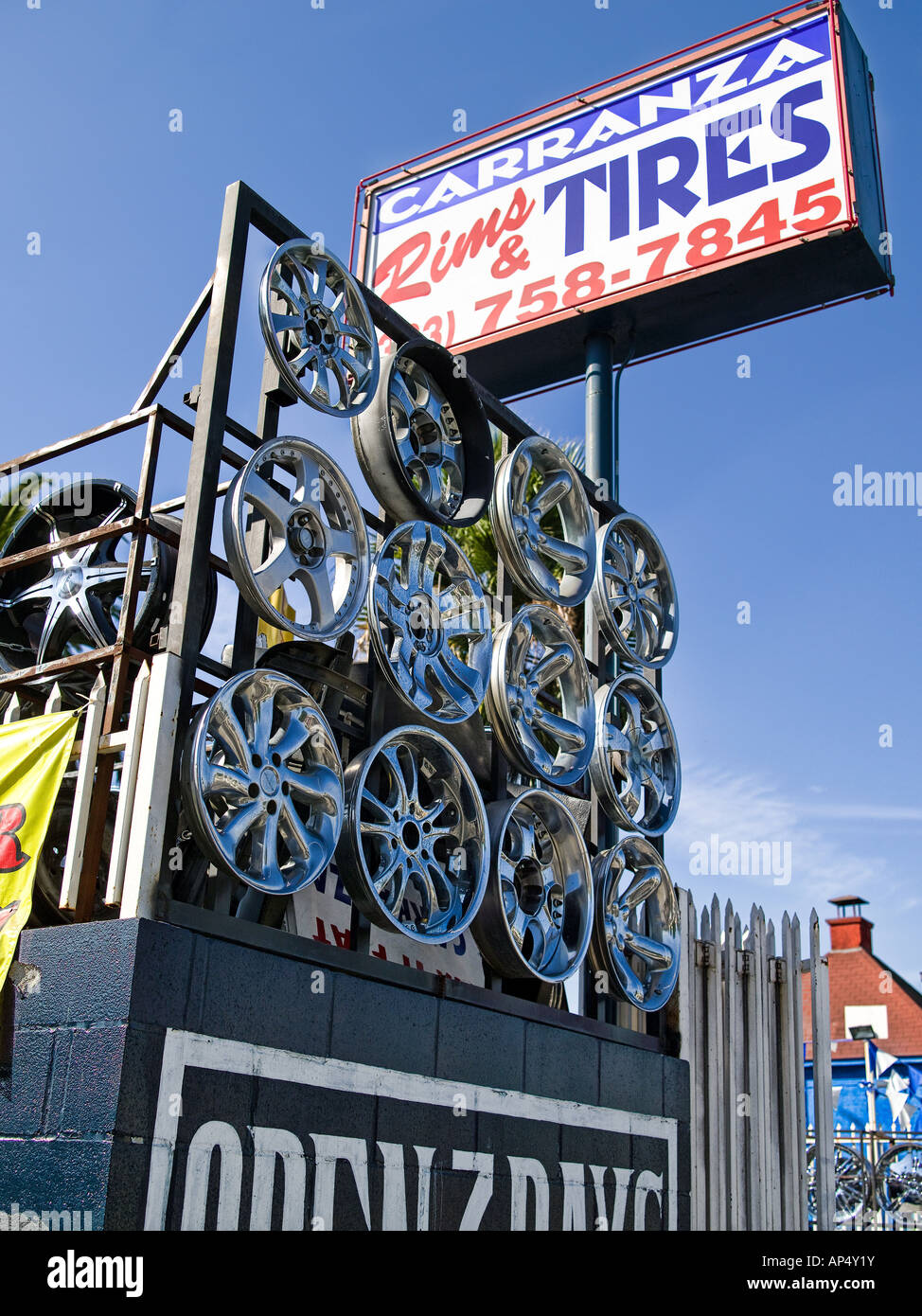 Tire rims -Fotos und -Bildmaterial in hoher Auflösung – Alamy