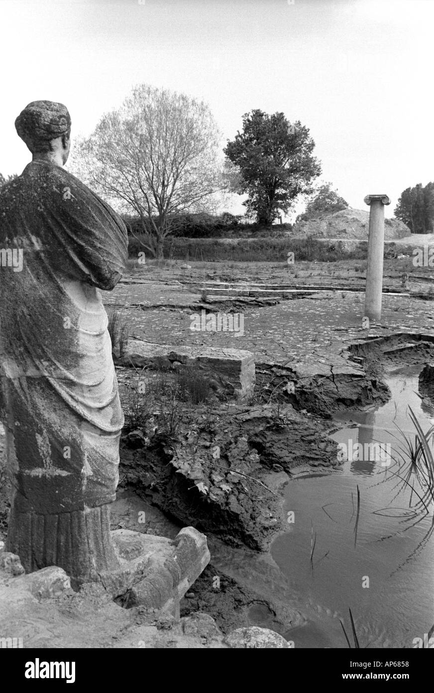 Griechische statue antike Schwarzweiß-Stockfotos und -bilder - Alamy