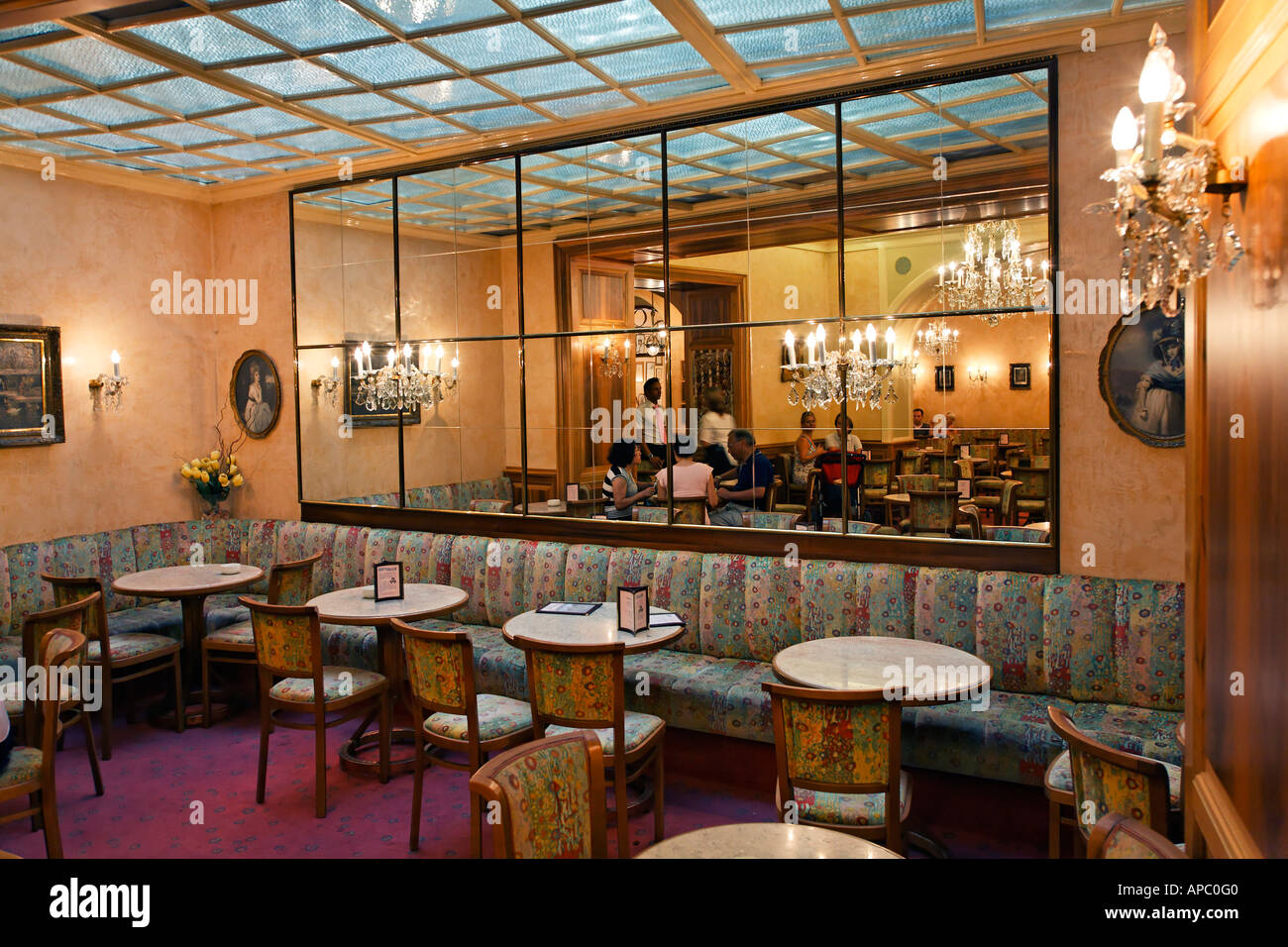 Cafe zauner -Fotos und -Bildmaterial in hoher Auflösung – Alamy