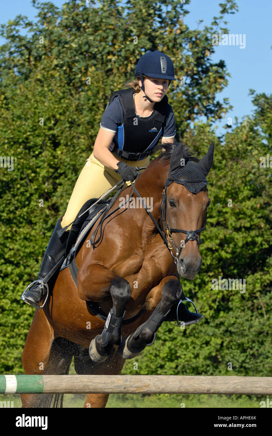 Springender reiter -Fotos und -Bildmaterial in hoher Auflösung – Alamy
