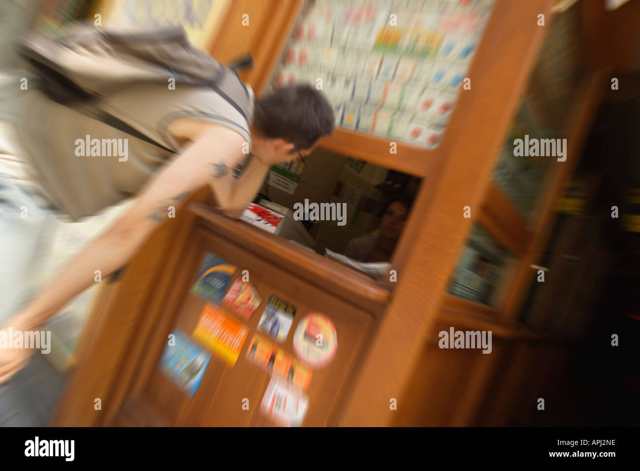 Cigarette kiosk -Fotos und -Bildmaterial in hoher Auflösung – Alamy