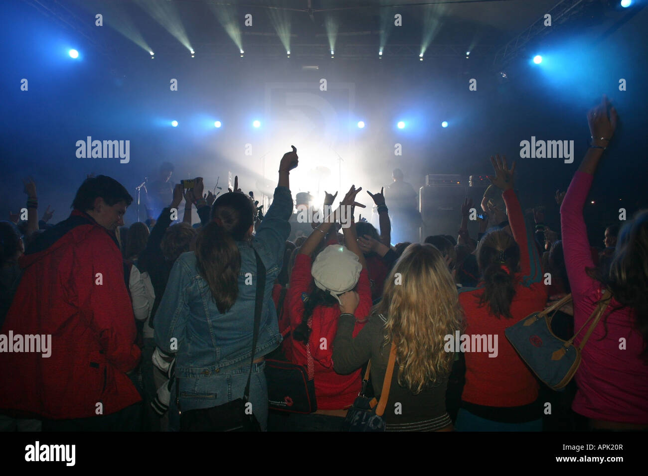 Rock groupies -Fotos und -Bildmaterial in hoher Auflösung – Alamy