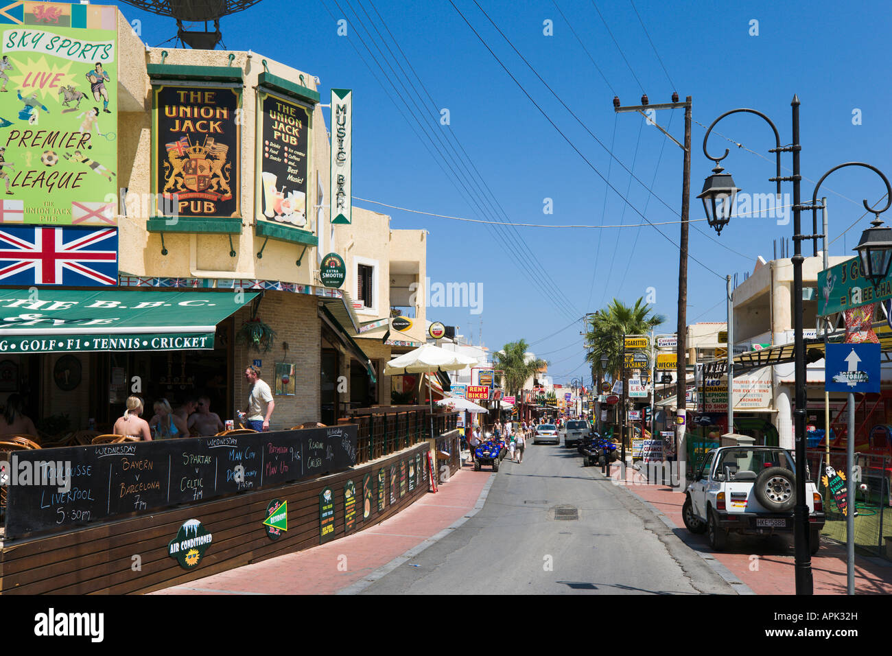 Malia crete bars -Fotos und -Bildmaterial in hoher Auflösung – Alamy