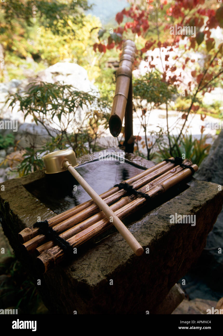 Japanischer trinkbrunnen -Fotos und -Bildmaterial in hoher Auflösung ...