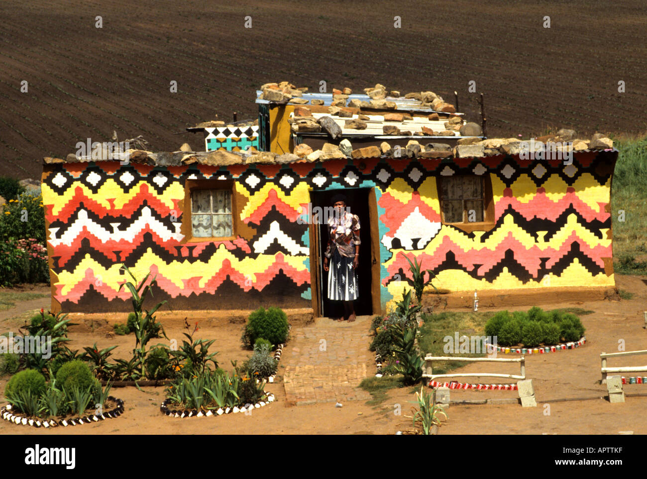 Wandmalereien ndebele dorf african indigene tradition kunst -Fotos und ...