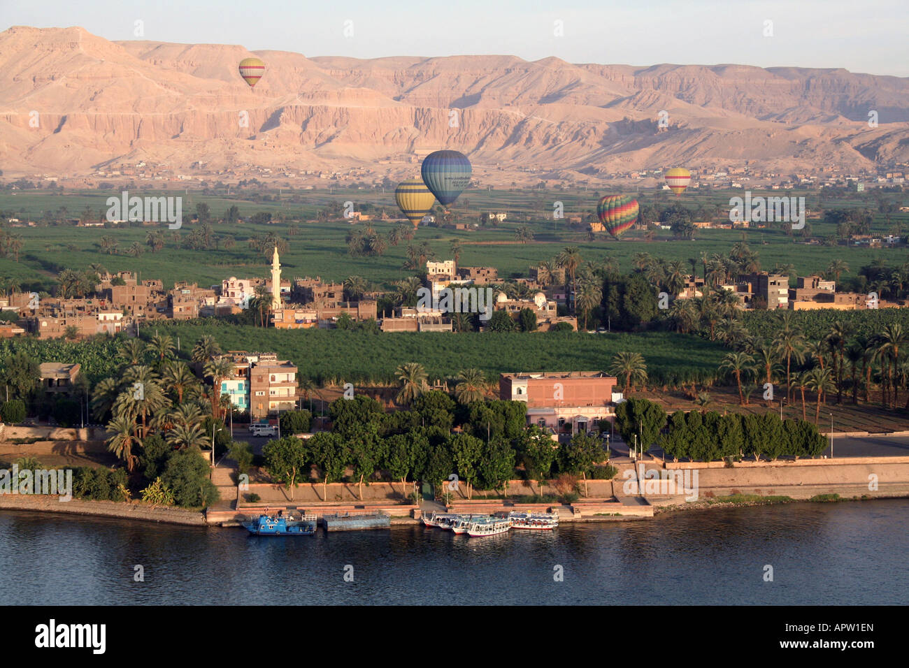 Heißluftballons über den Nil [Fluss Nil, Ägypten, arabische Staaten ...