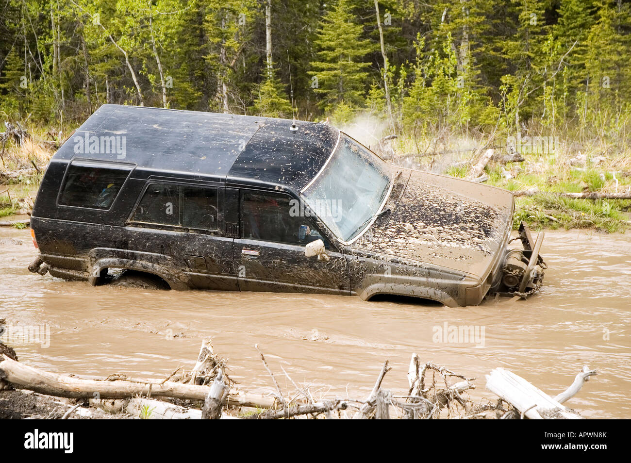 Lkw im schlamm stecken -Fotos und -Bildmaterial in hoher Auflösung – Alamy