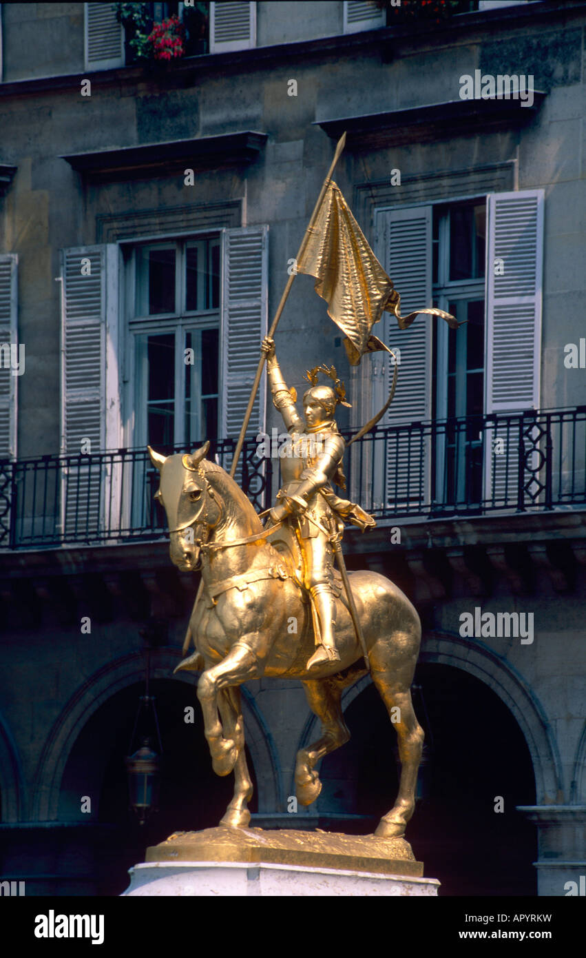 Joan of arc auf dem pferd -Fotos und -Bildmaterial in hoher Auflösung ...