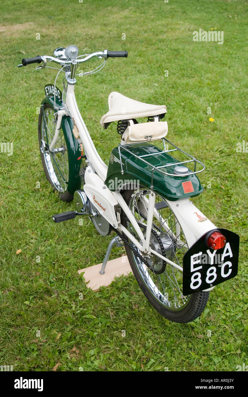 Moped-1965 Raleigh RM6 Runabout Stockfotografie - Alamy