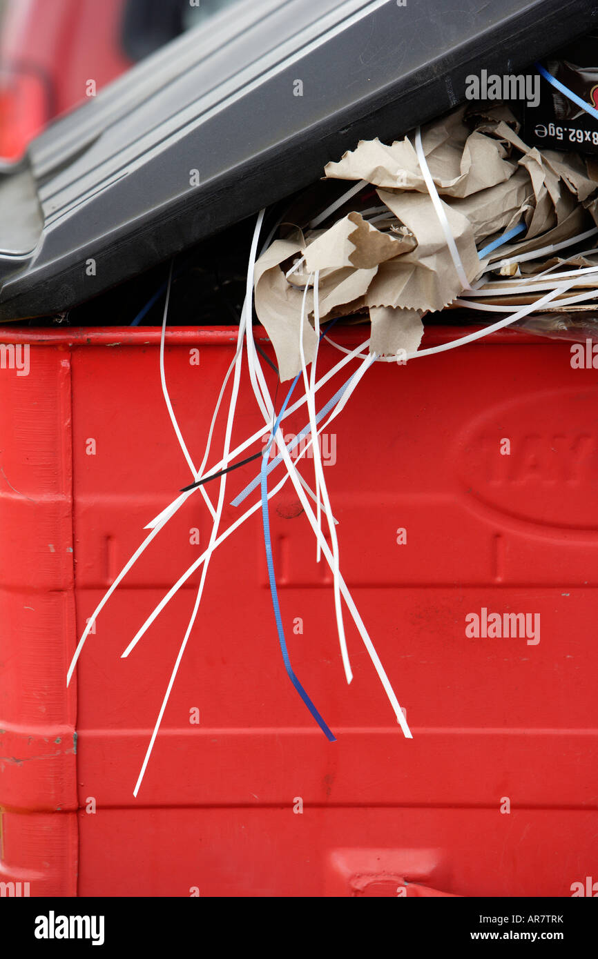 Refuse bin -Fotos und -Bildmaterial in hoher Auflösung – Alamy