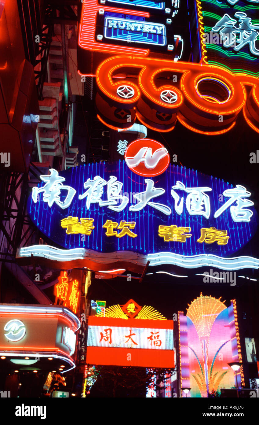 China Shanghai Neon Lights On Stockfotos & China Shanghai Neon Lights ...